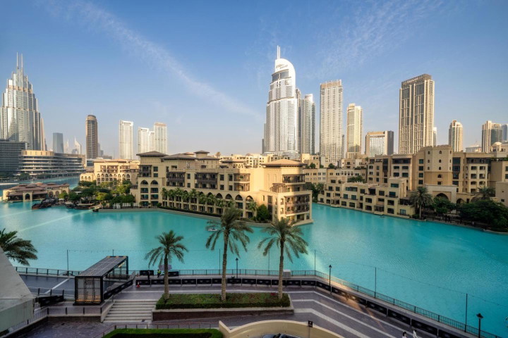 Stunning 2br With Burj Lake View At The Residences - Dubai