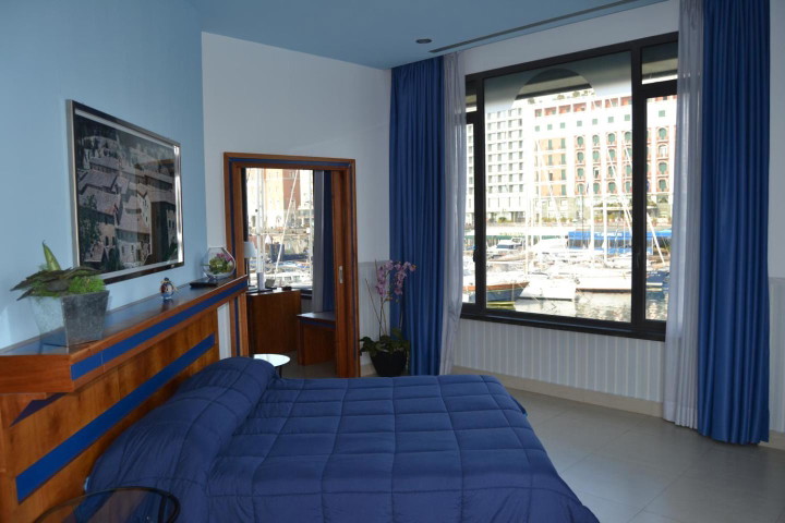 Transatlantico - Naples, Italie