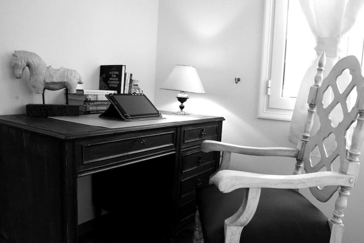 Family & Friends Stay For 6, Steps From Metro - Athen