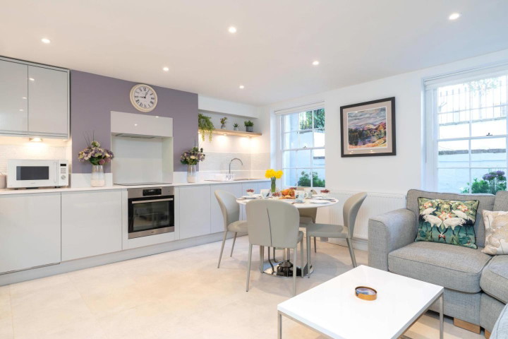 Stunning 2 Bed Basement Flat In The Heart Of Cheltenham! - Cheltenham
