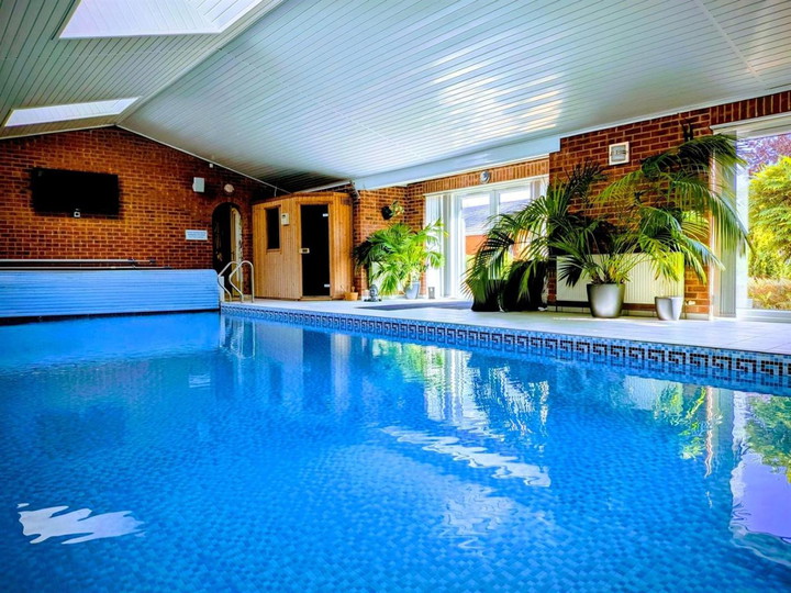 Aberfall Luxury Retreat Indoor Heated Pool Hot Tub Saunas Gym Cinema Grounds - Kingston upon Hull