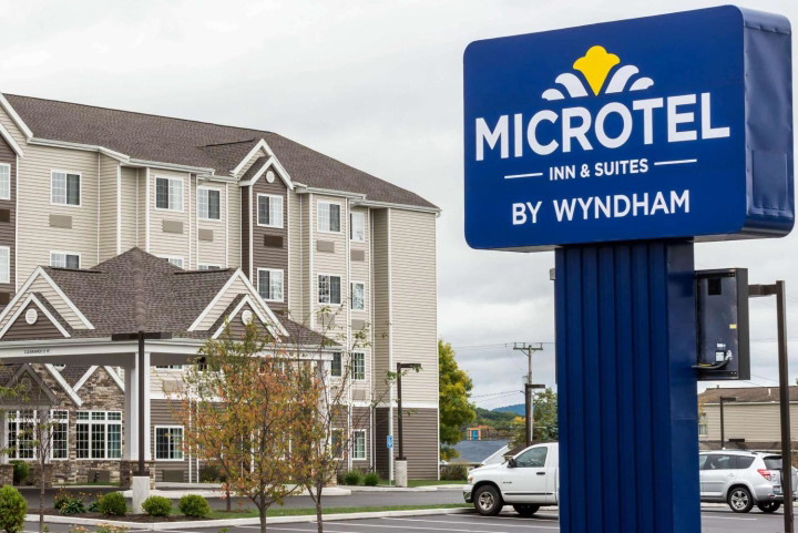 Microtel Inn & Suites By Wyndham Altoona - Altoona, PA