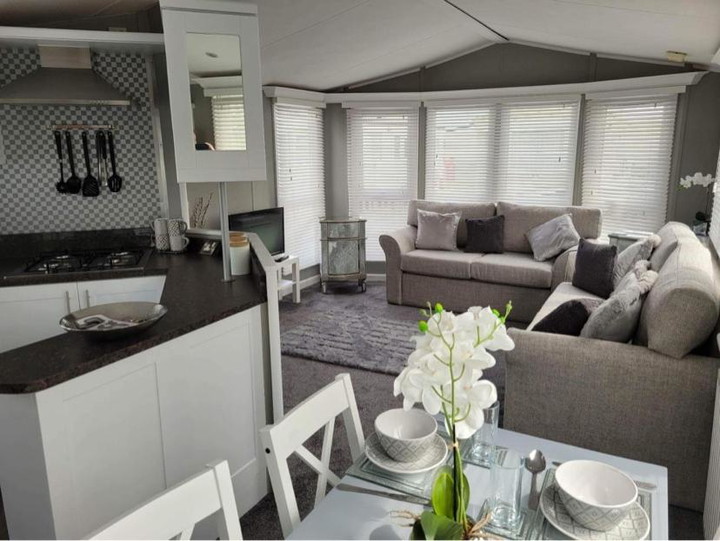 Palm Grove 28 - Golden Palm - Central Heating, Pet Friendly, Wifi, Bed Linen - Meadow Lakes Caravan & Lodge Hire - Chapel Saint Leonards