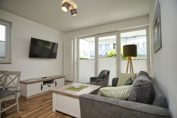 Terrasse, Gratis Nutzung Vom Ahoi Erlebnisbad Und Sauna In Sellin - Villa Karola Fewo 02 - Göhren