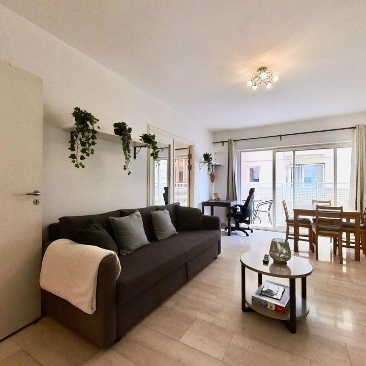 New Ac Central Escape With Pool Access For Family Of 4 - Gibraltar
