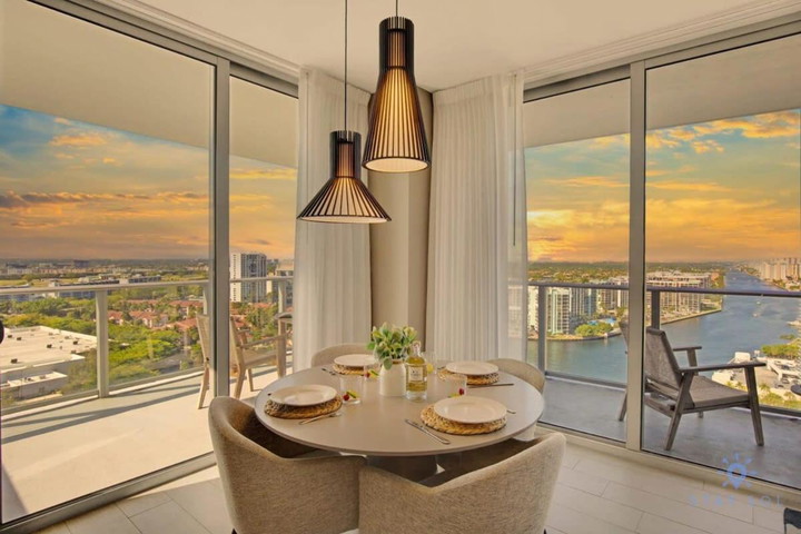 High Floor With Stunning Views, Amazing Pools - Hollywood, FL