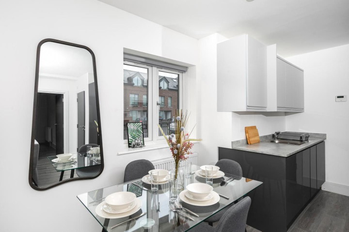 Modern Spacious 1bed With Allocated Parking, Fast Wi-fi, Private Garden, And Fast Access To Train And Bus Stations - Londen