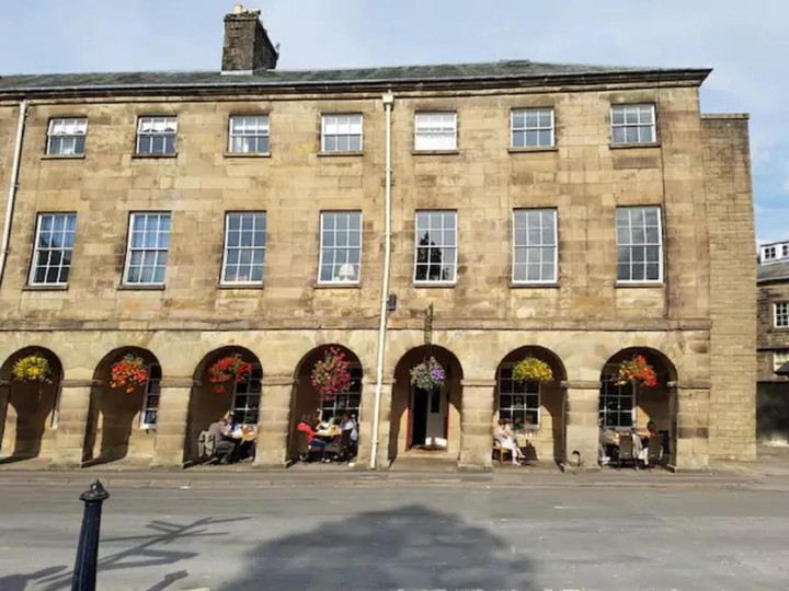 No 6 The Square Tearooms & Accommodation - Tideswell