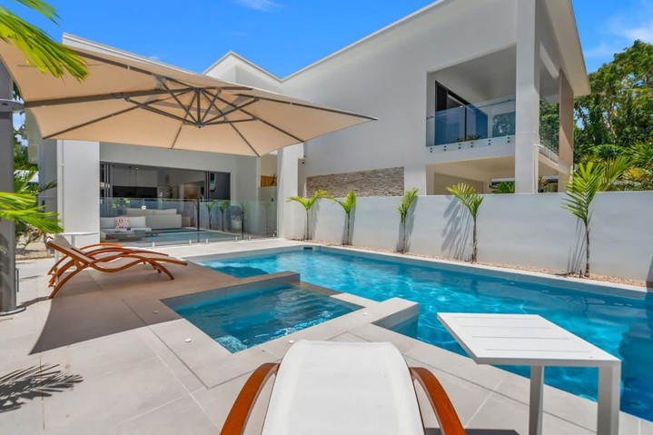 Salt - Beachfront Luxe With Private Pool - Cairns