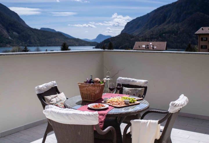 Attico Con Vista Sul Lago E Montagne A Molveno - Molveno