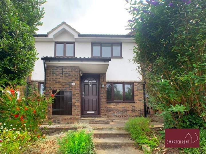 Guildford - 2 Bedroom House - Parking - Guildford