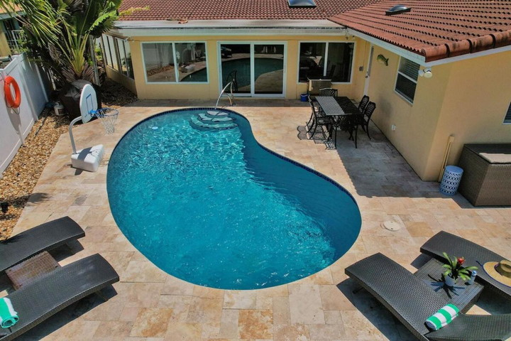 Coral Reef Beach House - Deerfield Beach, FL