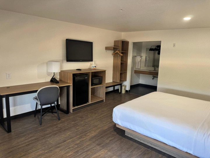 Rodeway Inn & Suites Rancho Mirage - Palm Desert Area - Indio, CA