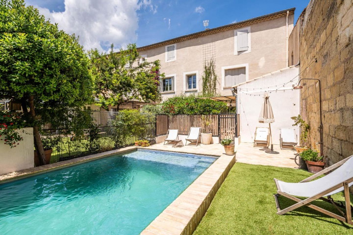 Maison 1634 - Petit-déjeuner Offert, Parking, Centre Ville à Pied, Piscine, Climatisation, Cuisine - Languedoc-Roussillon