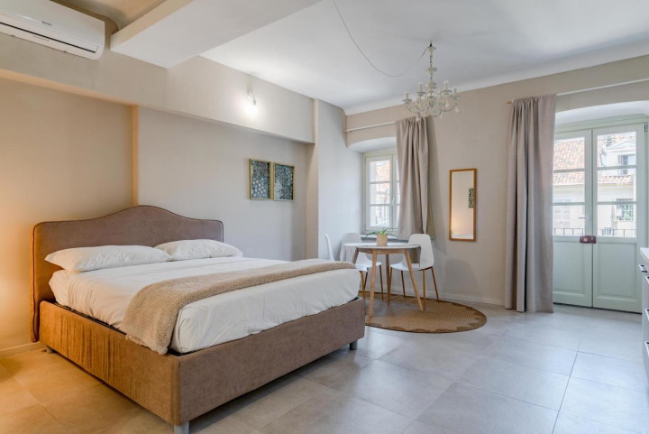 Le Madamin, Flora - No Lift - Turin