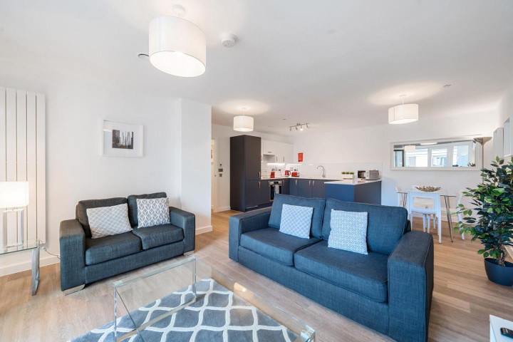 Roomspace Serviced Apartments - Walton Court - Surbiton
