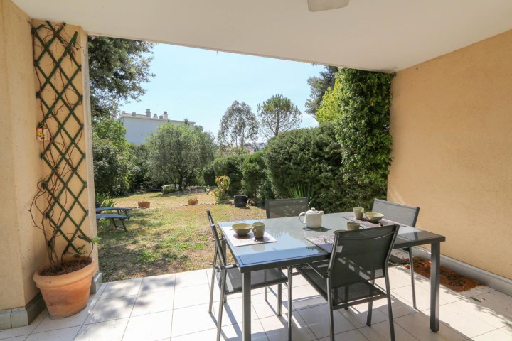 Charming & Bright Flat With Ac Garden 300m And Closed Garage - Benakey - Cannes