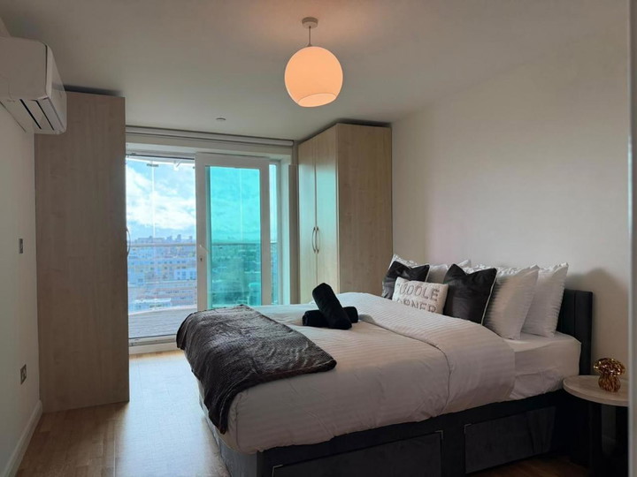 Amanah Properties - Ealing Skyline View Sleeps 8 With Ac - Kingston upon Thames