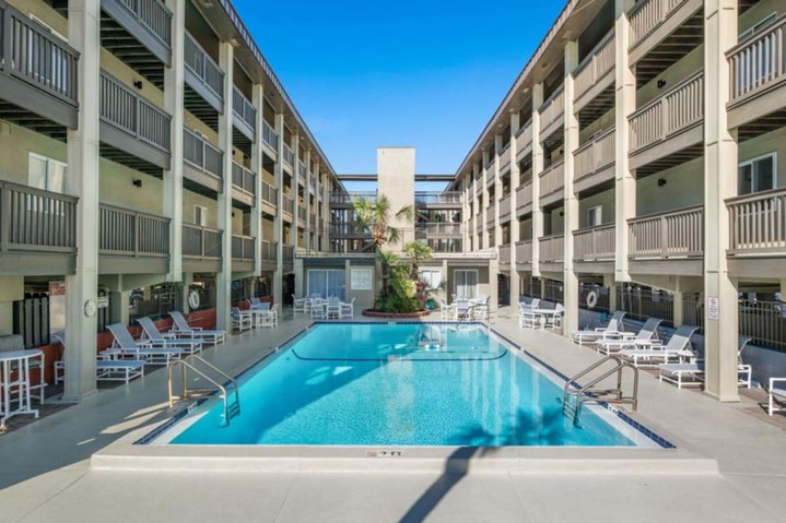 Oceanfront 2br • Pool • Walk Beach • Sleeps 6 - Fernandina Beach, FL