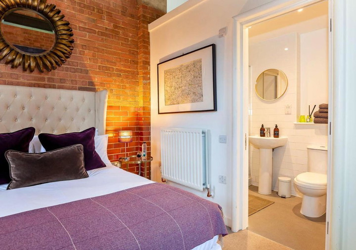 Betts (Private Ensuite Room) At Bicester Heritage - Bicester