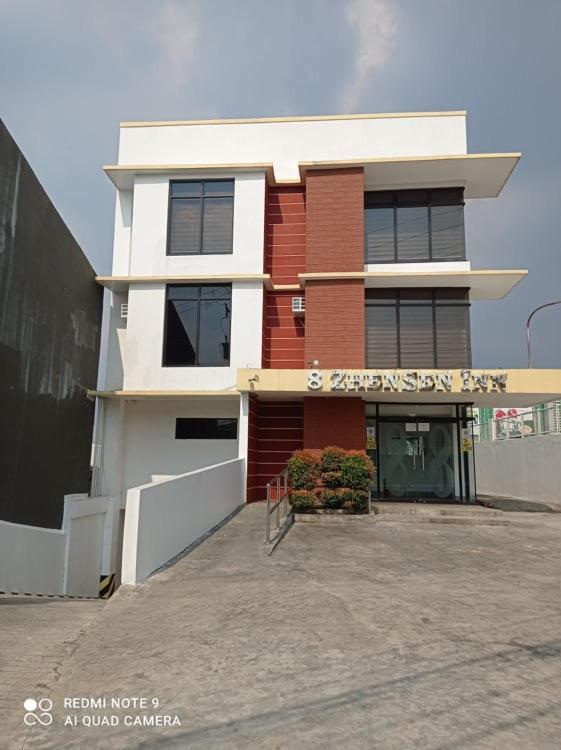 8 Zhensen Inn - Bacoor