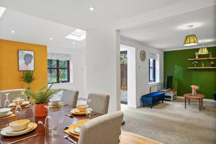 Beautiful 5 Bedroom House In Stone, Aylesbury, Free Parking - Aylesbury