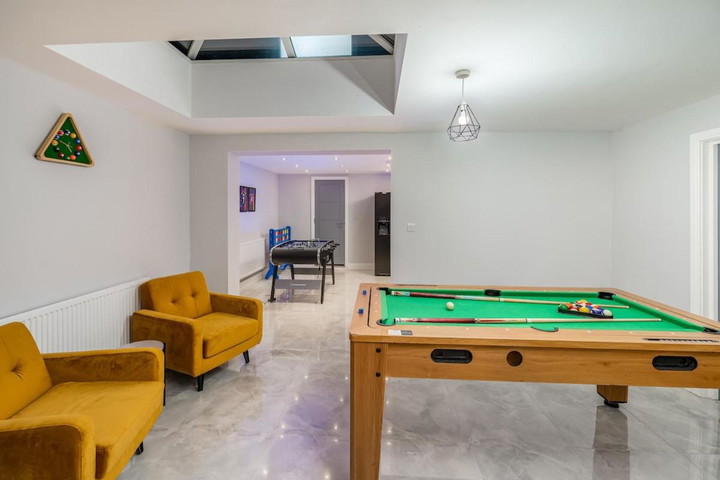 Luxe 5br Family Retreat W/ Hot Tub & Pool Table - Hayes