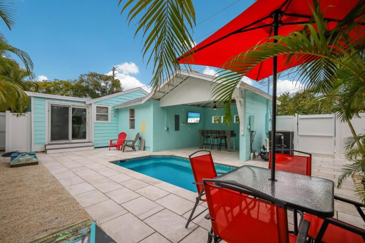 Gulf Shore Cottage - Anna María, FL