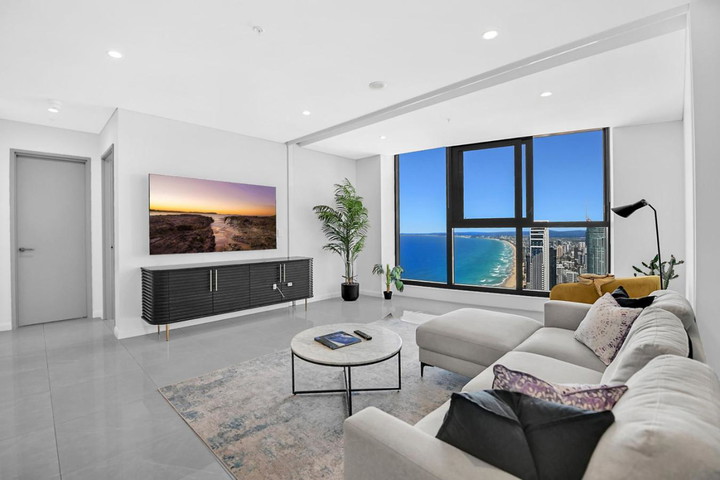 Epic Ocean Views Sub-penthouse - Pet Friendly - Surfers Paradise