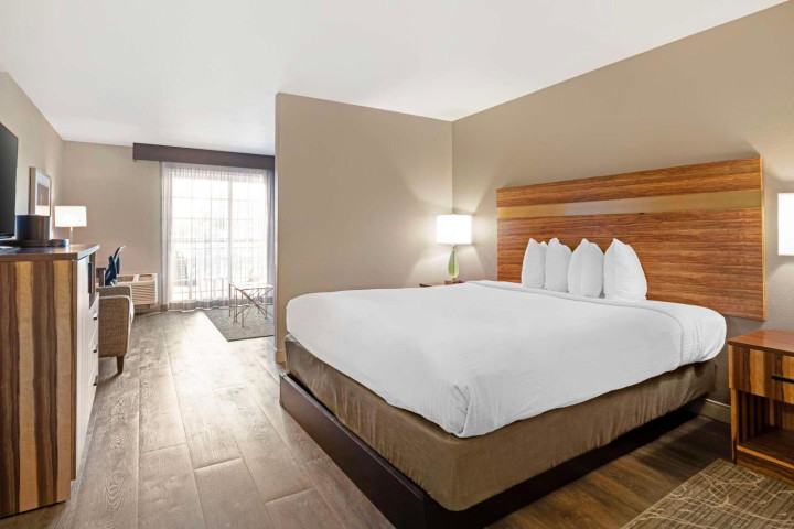 Best Western Cedar Inn & Suites - Murphys, CA