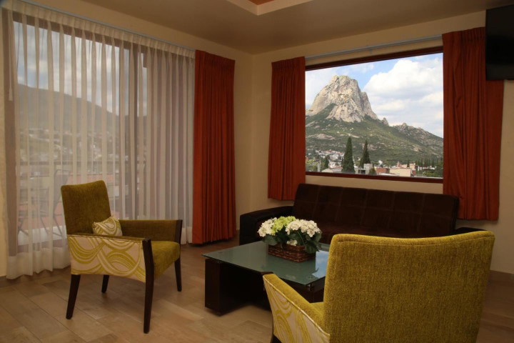 Hotel Plaza Bernal - Bernal