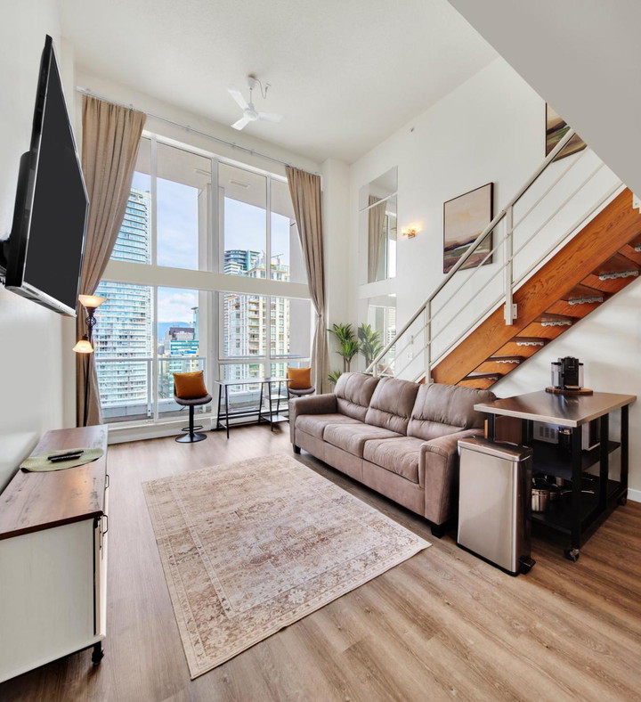 Two-story Loft With A High-rises View And Rooftop Deck - North Vancouver
