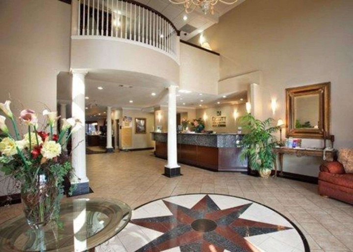 Quality Inn & Suites Near University - Waco, TX