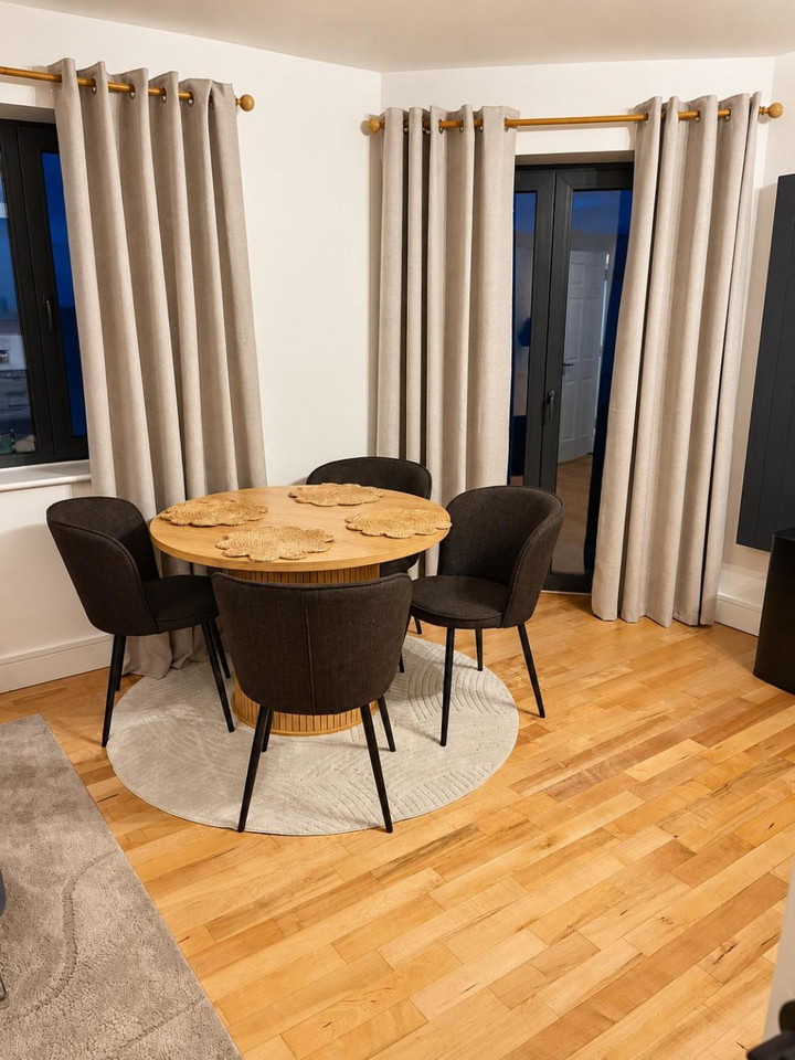 Elegant Seaview Retreat Stylish 2-bedroom Escape - Galway