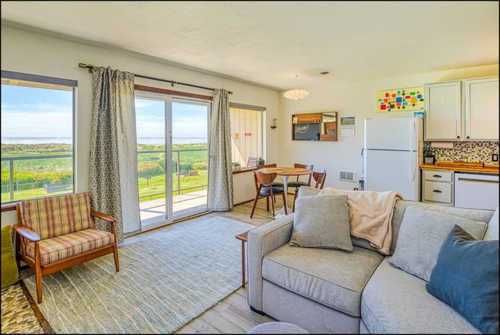 Hi-tide Resort Top-floor Fireplace Unit 22 - Moclips, WA