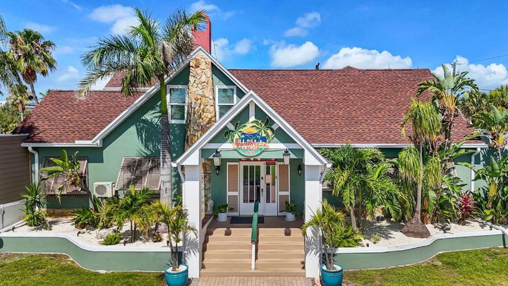 Sea Breeze Manor Inn - Treasure Island, FL