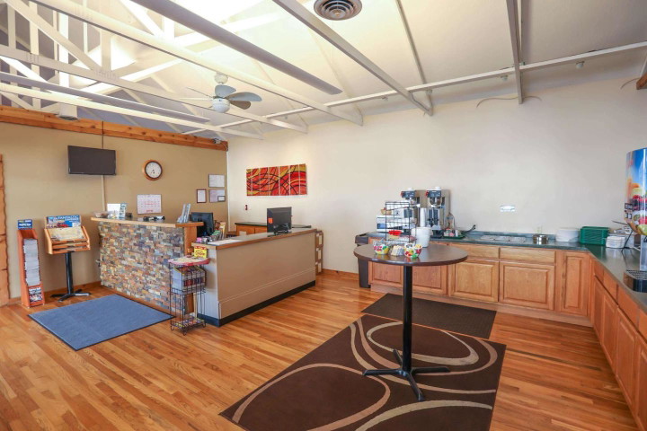 Super 8 By Wyndham Branson - Shepherd Of The Hills Exwy - Branson, MO