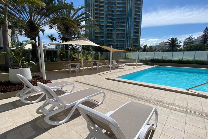 Hi Surf Beachfront Resort Apartments Official Site - Surfers Paradise