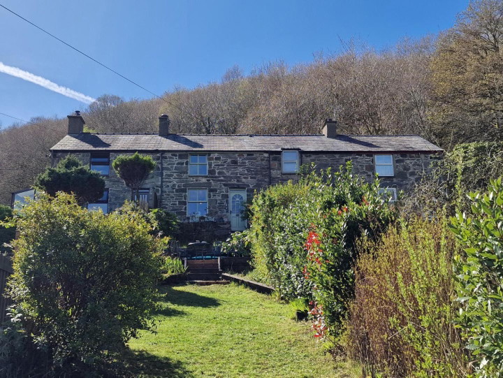 2 Bryn Eglwys - Porthmadog