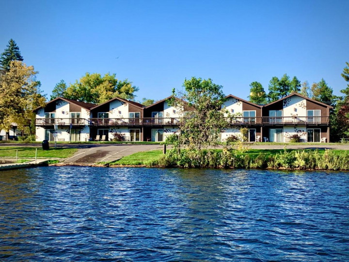 Bridge Inn Tomahawk - 2nd Floor, 2 Queen Beds, Balcony, River View - ウィスコンシン州