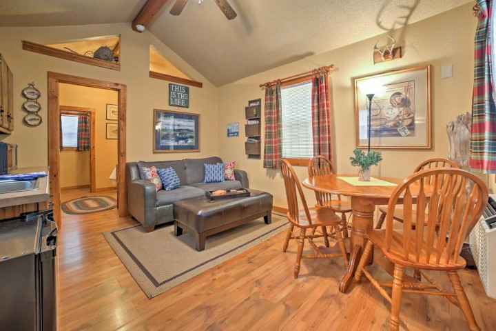 Near Shopping & Museums: Quiet Branson Cabin - ブランソン, MO