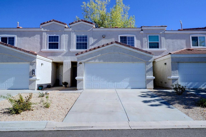 Extended Stay Ready! Sparkis Townhome W/ Patio - Reno, NV