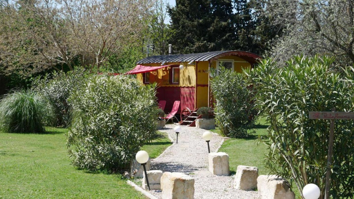 Mas Maurane-roulotte Avec Spa Privé Aux Portes D'arles - Camargue