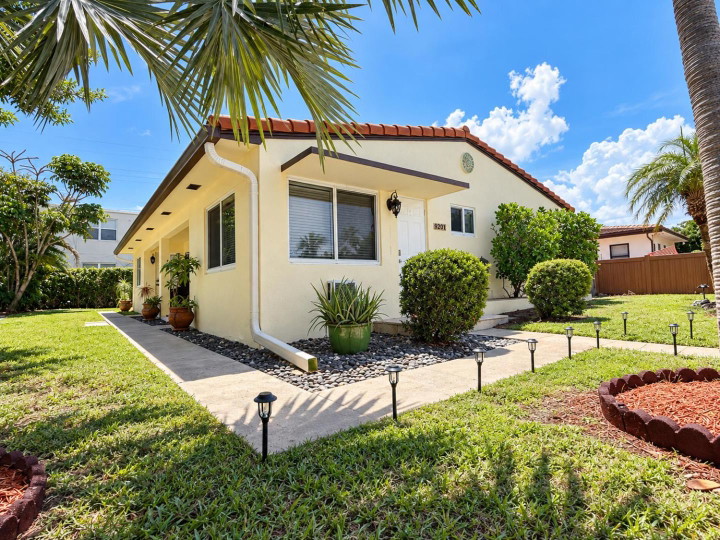 Pompano Vibes Beach Apartments - Florida