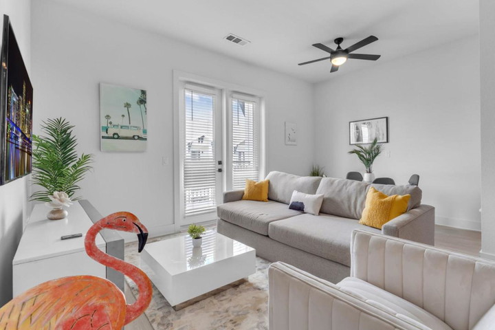 Beach Bliss Modern 3 Bed Oasis Mins From Shore - Apollo Beach, FL