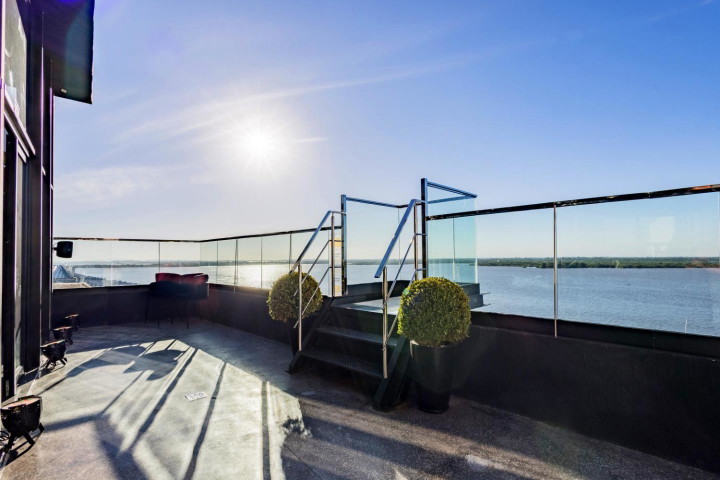 Xtay Cais Rooftop -Estúdios Completos E Rooftop Para O Rio Guaíba -