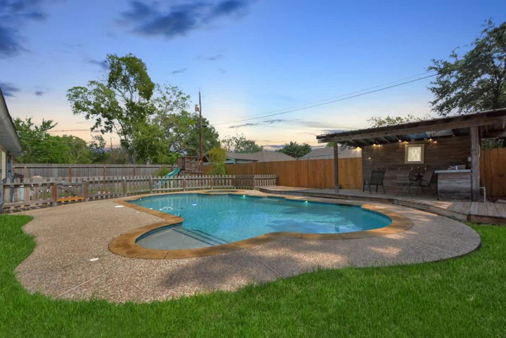 Backyard Oasis-pool & Grill-heart Of Friendswood - Pearland, TX