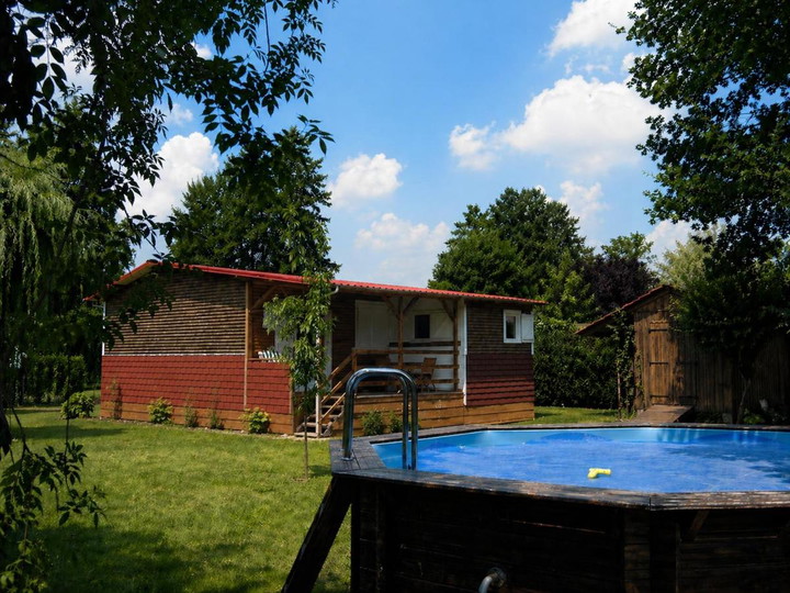 Chalet Standing De 55 M2 Avec Jardin Clos, En Bord De Rivière, Proche Disneyland, Avec Piscine Et Trampoline - Jura