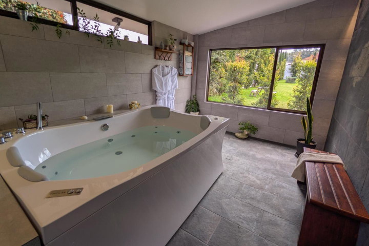 Private Chalet With Gardens And Hot Tub - Cotopaxi