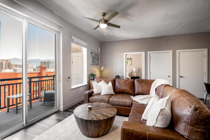 Deluxe 2br Convention Center Gym, Pool, Htub, Pkg - Salt Lake City, UT